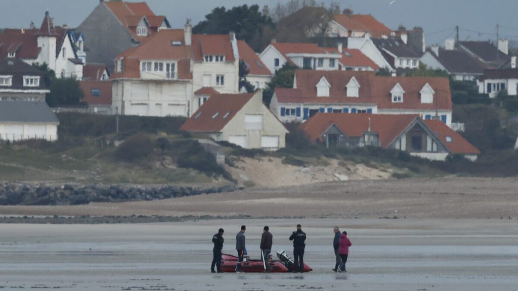 Βρετανία: Ρεκόρ αφίξεων μεταναστών με μικρά σκάφη από τη Μάγχη - elora.gr