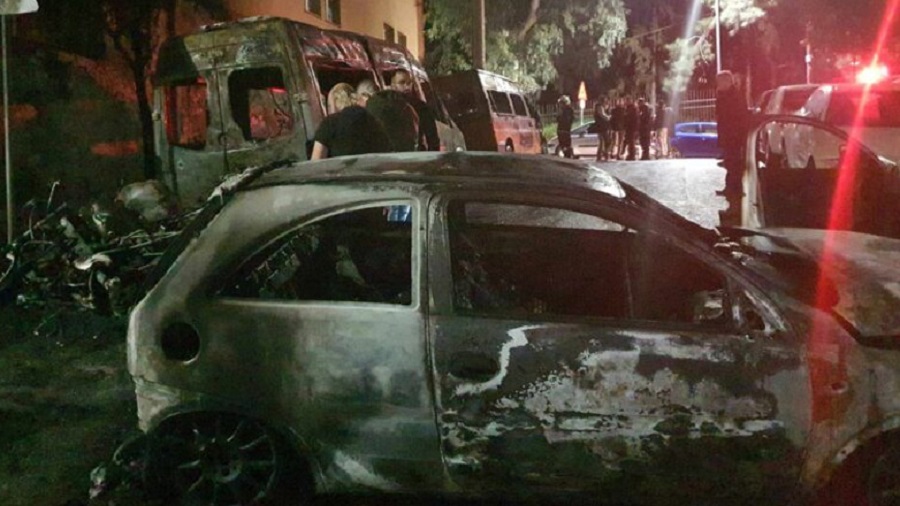ΠΥΡΠΟΛΗΣΑΝ ΣΧΟΛΙΚΑ ΛΕΩΦΟΡΕΙΑ, ΑΥΤΟΚΙΝΗΤΑ ΚΑΙ ΜΟΤΟΣΙΚΛΕΤΕΣ ...