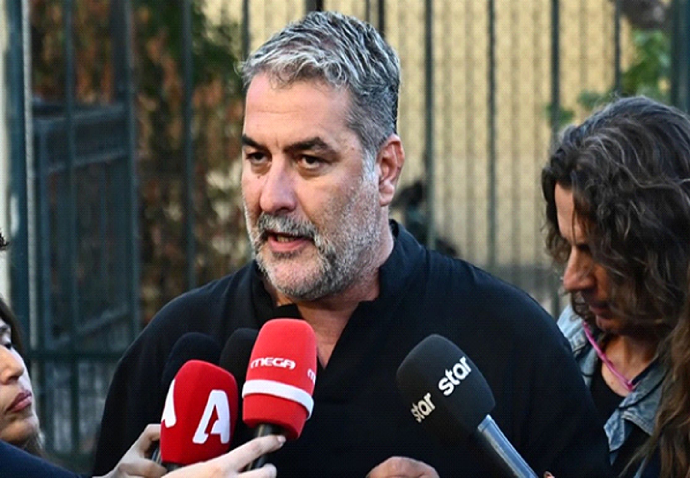 ΒΑΣΙΛΗΣ ΜΠΙΣΜΠΙΚΗΣ: «ΔΕΝ ΚΡΥΦΤΗΚΑ» - elora.gr